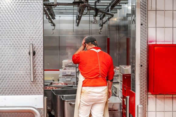 How to Properly Clean and Sanitize Your Commercial Refrigerator ...